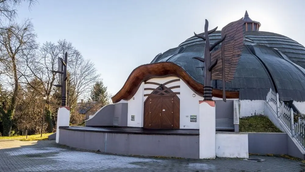 7 Unique Roof Designs to Transform Your Home